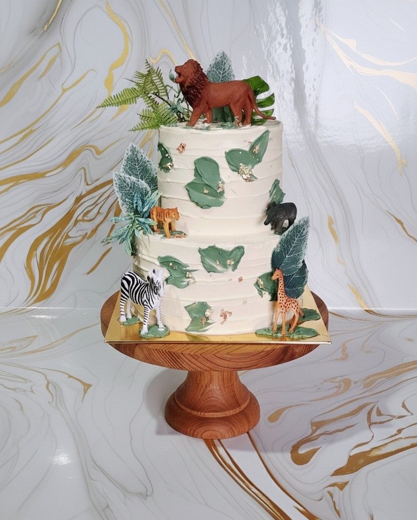 Jungle/ Safari 2 tier cake, Food & Drinks, Homemade Bakes on Carousell