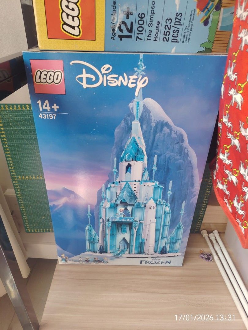 LEGO Disney Frozen Ice Castle Set 43197, Hobbies & Toys, Toys & Games ...