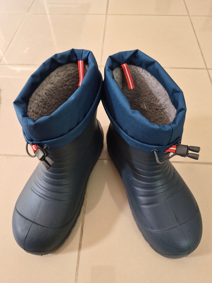Mont-Bell Winter Boots, Babies & Kids, Babies & Kids Fashion on Carousell