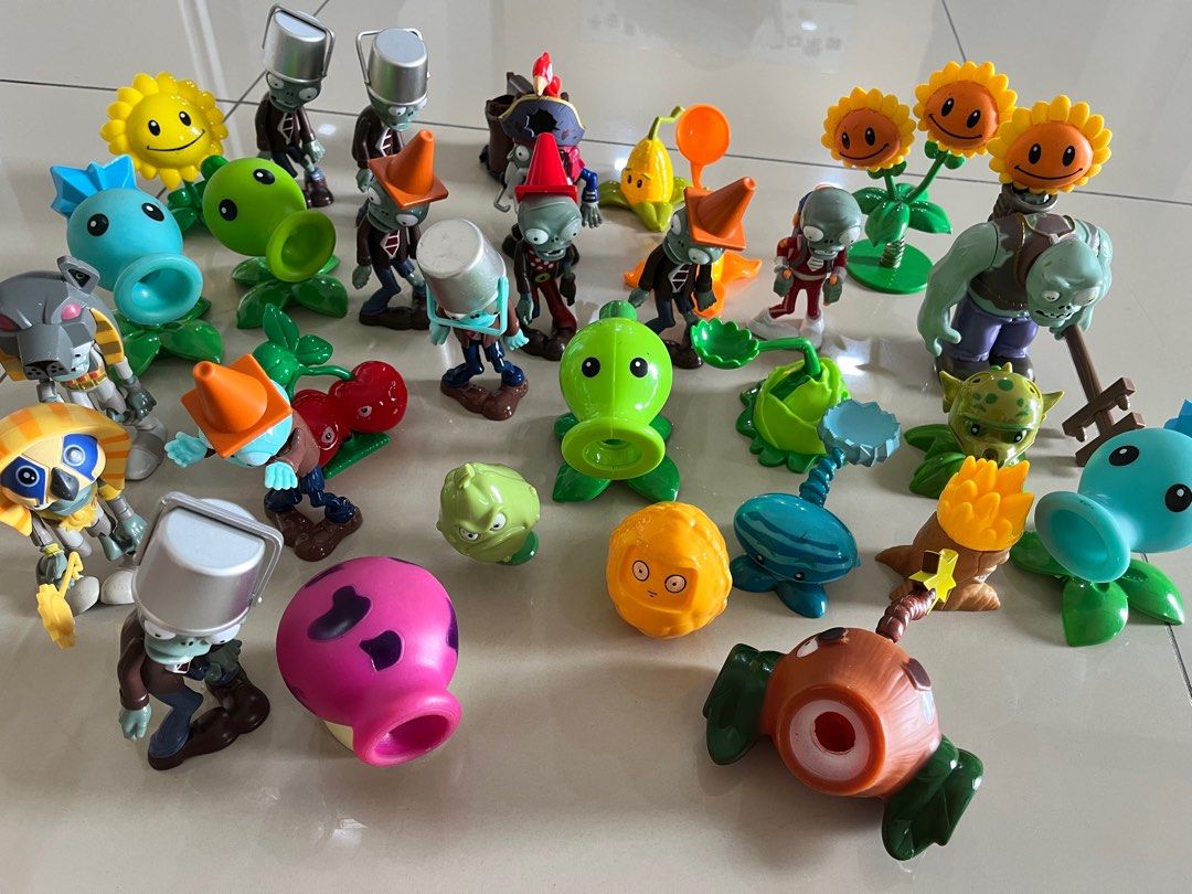 Plants vs Zombies and Dinosaur Toy Figures, Hobbies & Toys, Toys ...