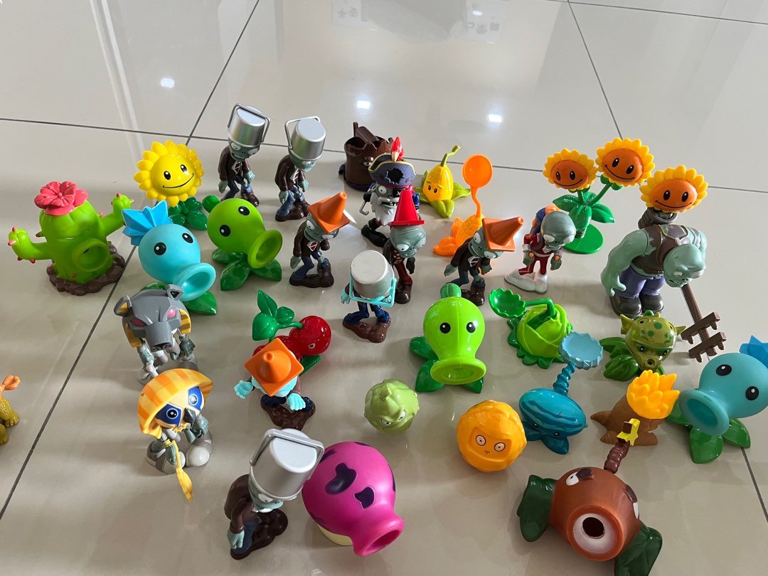 Plants vs Zombies and Dinosaur Toy Figures, Hobbies & Toys, Toys ...