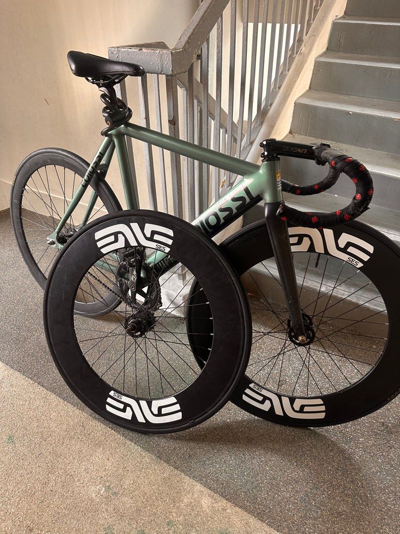 Rossi Fixed Gear Bike with ENVE SES Wheels, Sports Equipment, Bicycles ...