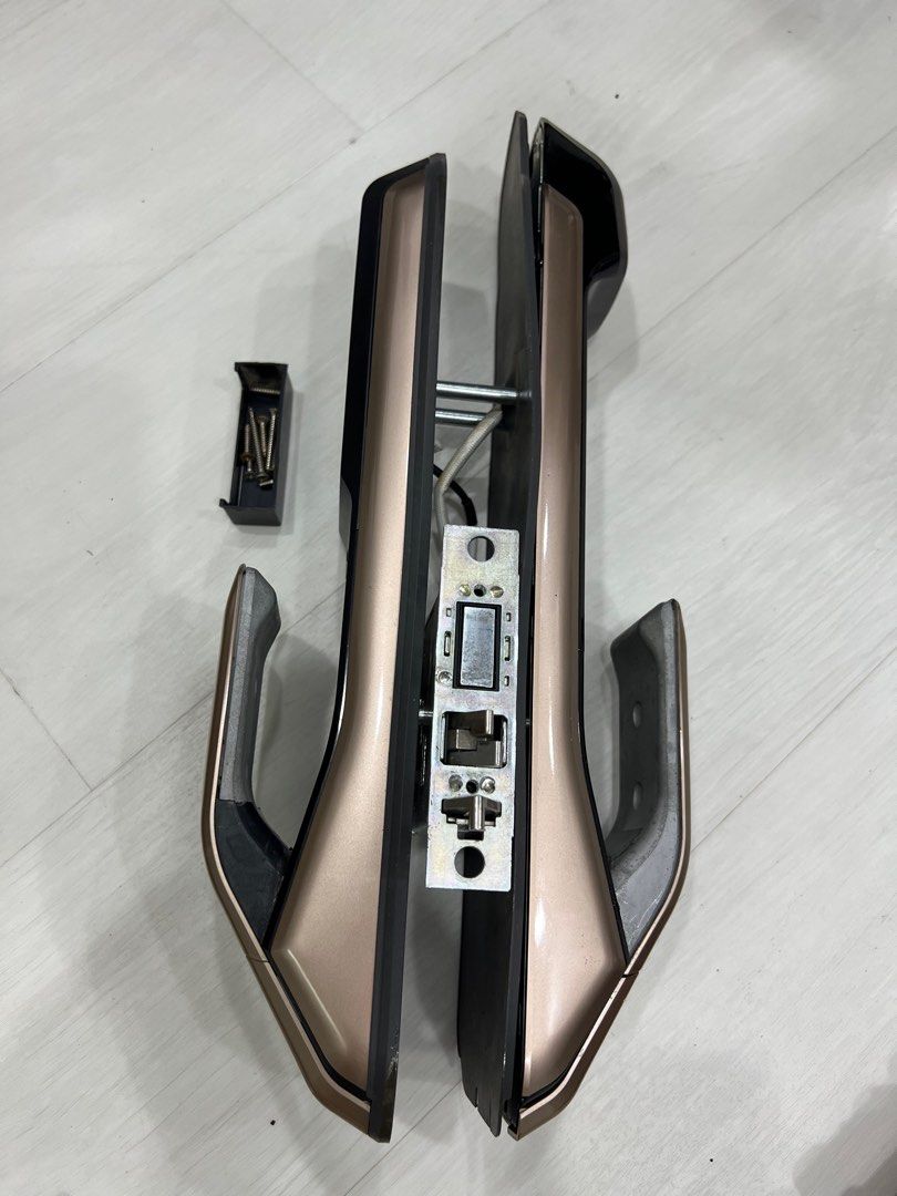 Samsung SHP-DP728 digital lock, Furniture & Home Living, Security ...