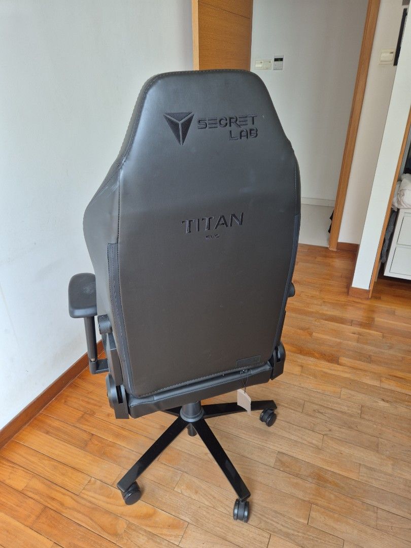 Secret Lab Titan Evo Gaming Chair - Black, Furniture & Home Living ...