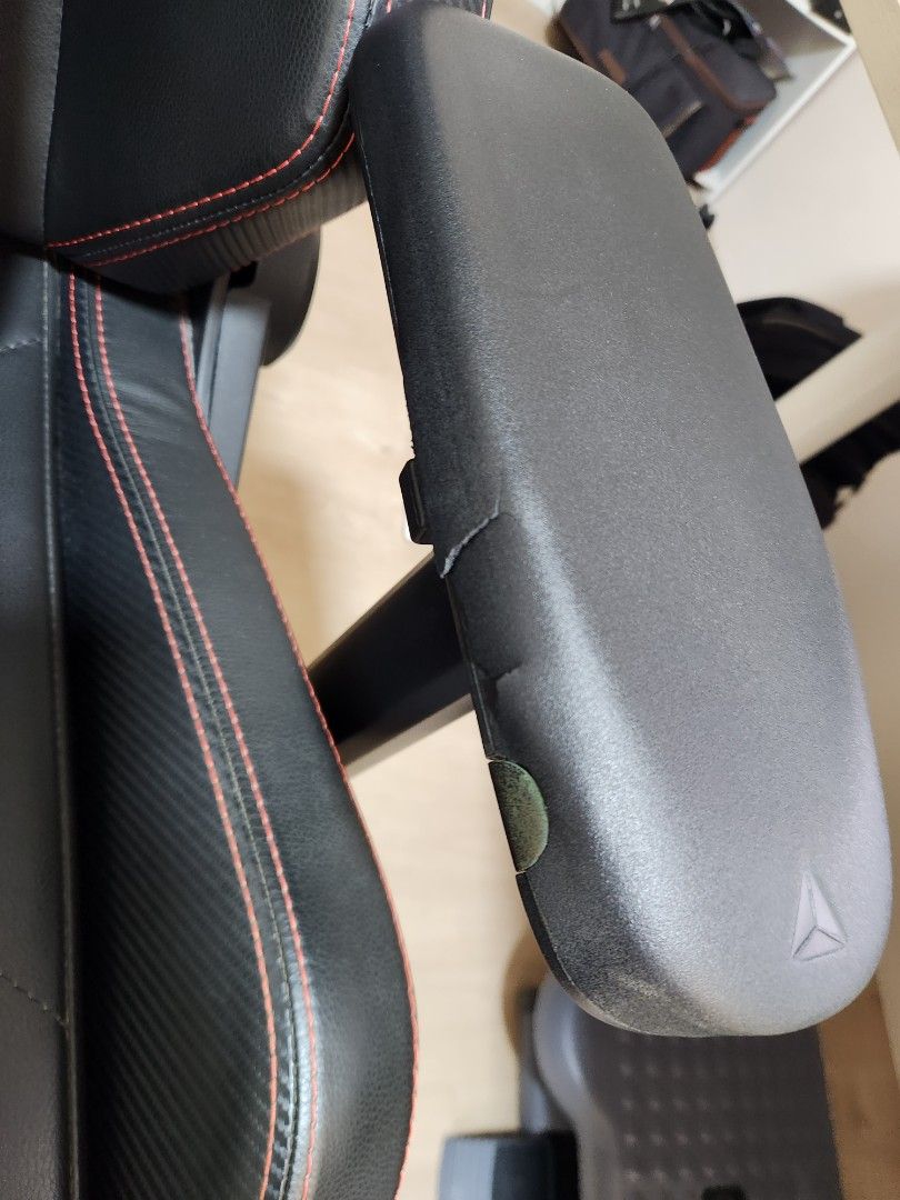 Secretlab Omega Gaming Chair, Furniture & Home Living, Furniture ...