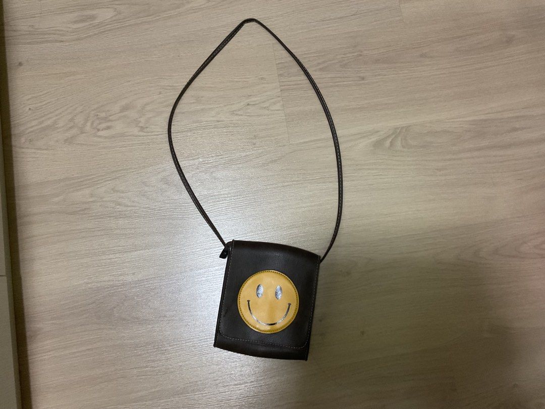 Smiley Face Crossbody Bag, Women's Fashion, Bags & Wallets, Cross-body ...