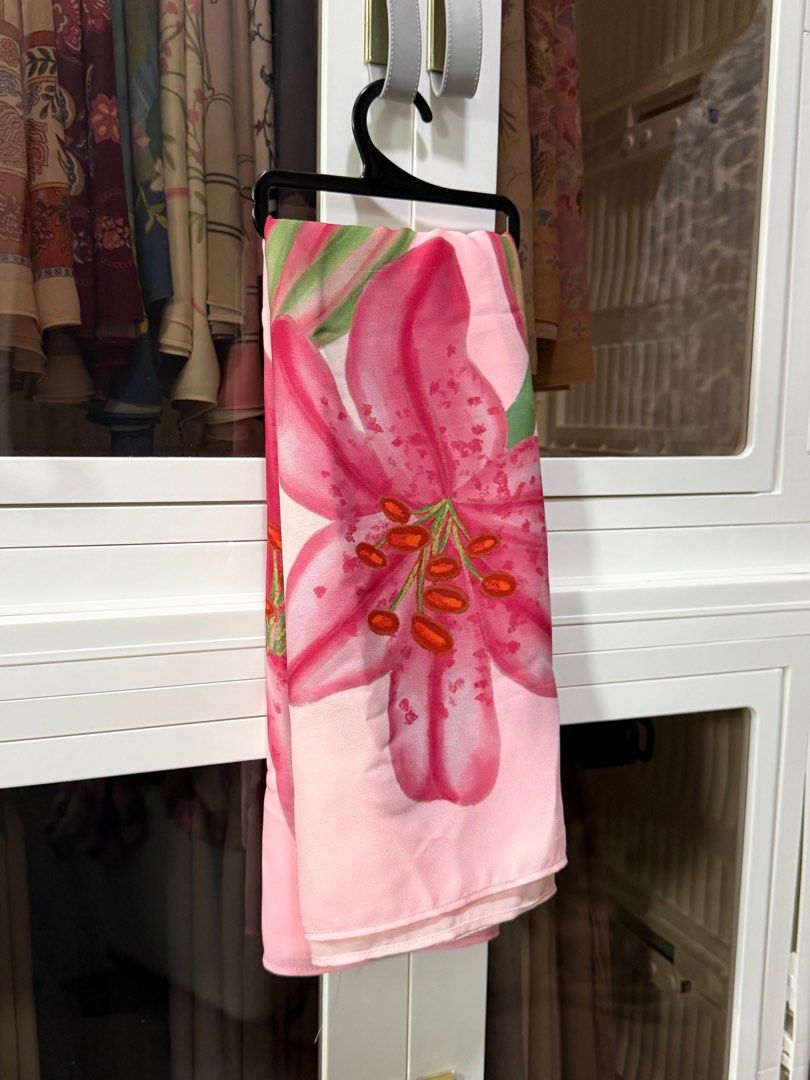 Temu bunga shawl chiffon , Women's Fashion, Muslimah Fashion, Hijabs on ...