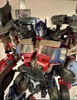 Pop Mart Mega Space Molly Optimus Prime, Hobbies & Toys, Toys & Games ...