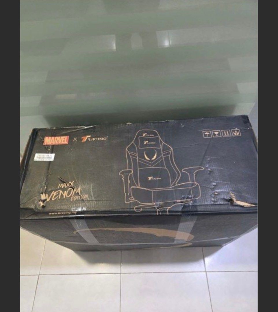 TTRacing Maxx Venom Edition Gaming Chair, Furniture & Home Living ...