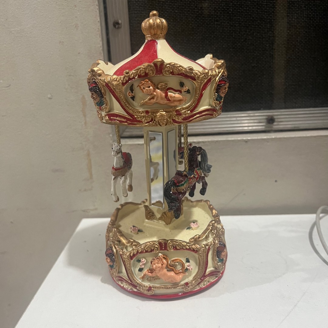 Vintage Carousel Music Box (Medium Porcelain), Hobbies & Toys ...