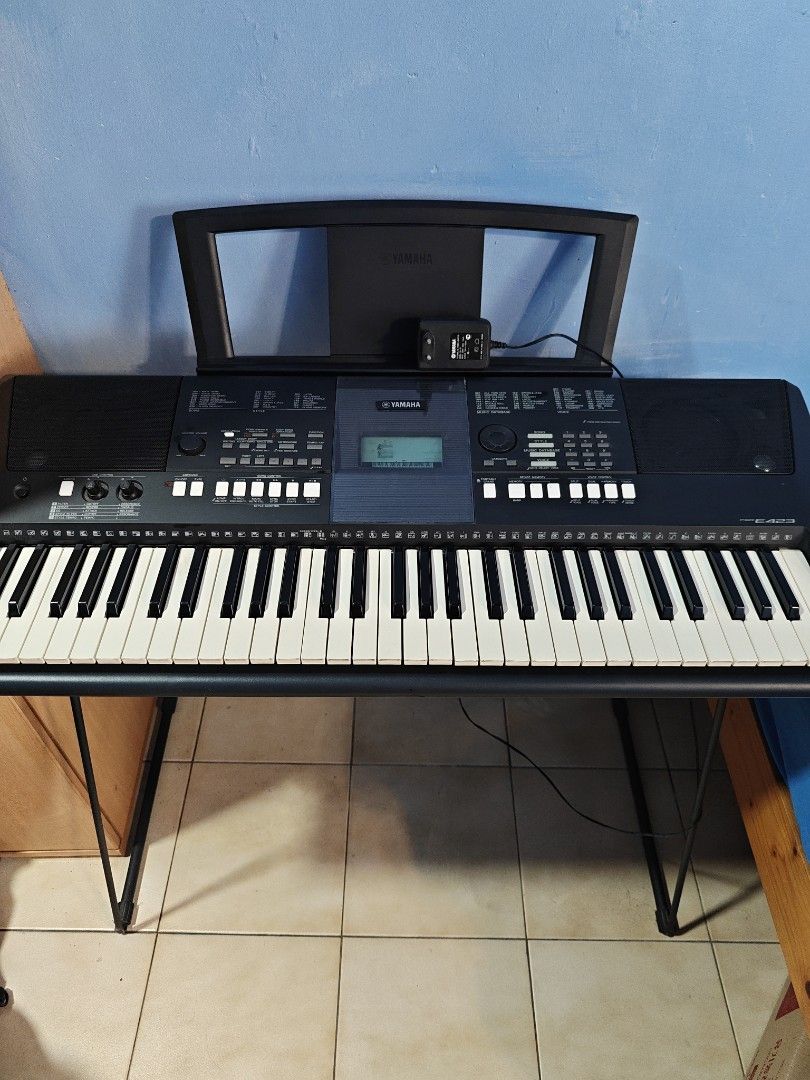 Yamaha PSR-E423 Electronic Keyboard, Hobbies & Toys, Musical ...