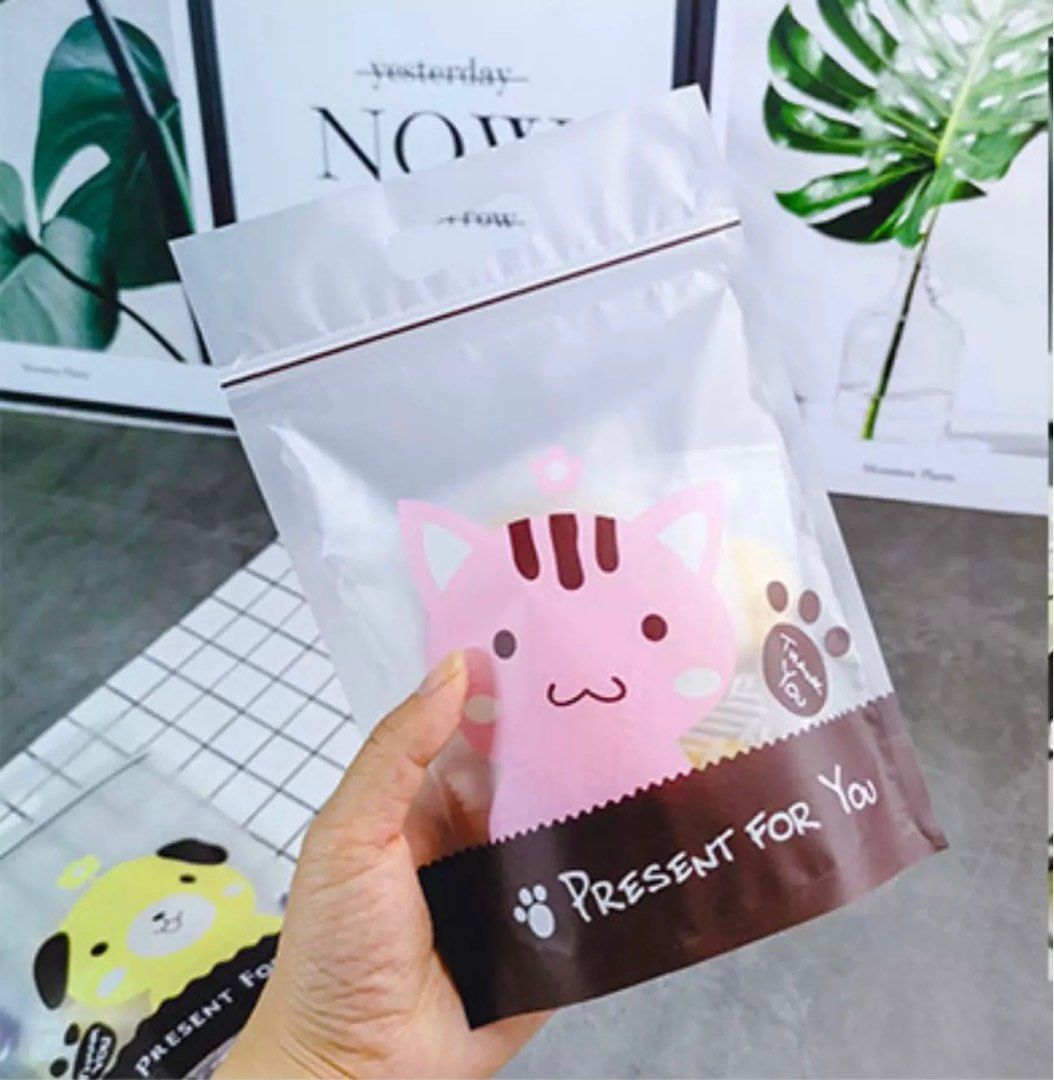 $6 for 60 pcs cute cartoon zip lock biscuits bag per pack, Hobbies ...
