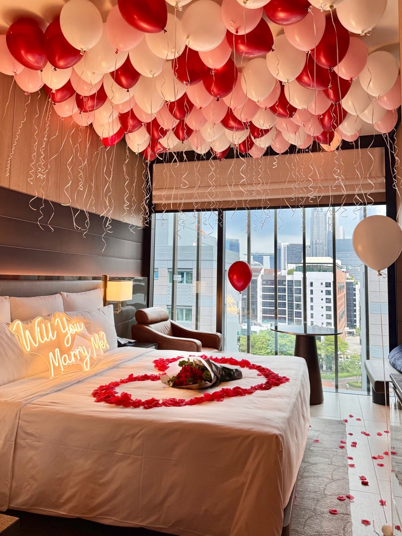 Hotel Room Proposal Balloon Decoration 💍🎈 | ROM | Wedding | Marry me ...