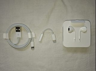 Apple EarPods with Lightning Connector, Audio, Earphones on Carousell