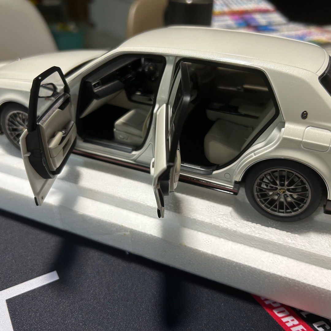 AUTOart 1/18 Toyota Century GRMN Model Car, Hobbies & Toys, Toys ...