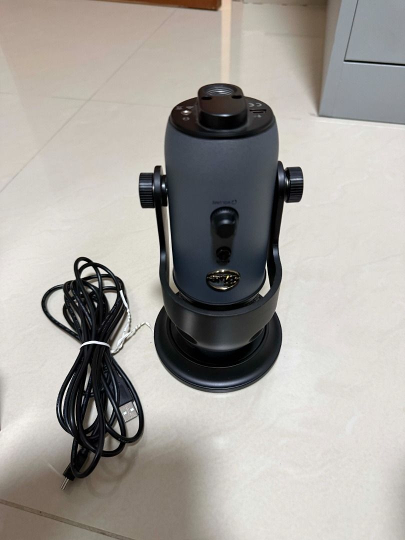 Blue Yeti Professional USB Microphone with BONUS Popshield, Audio ...