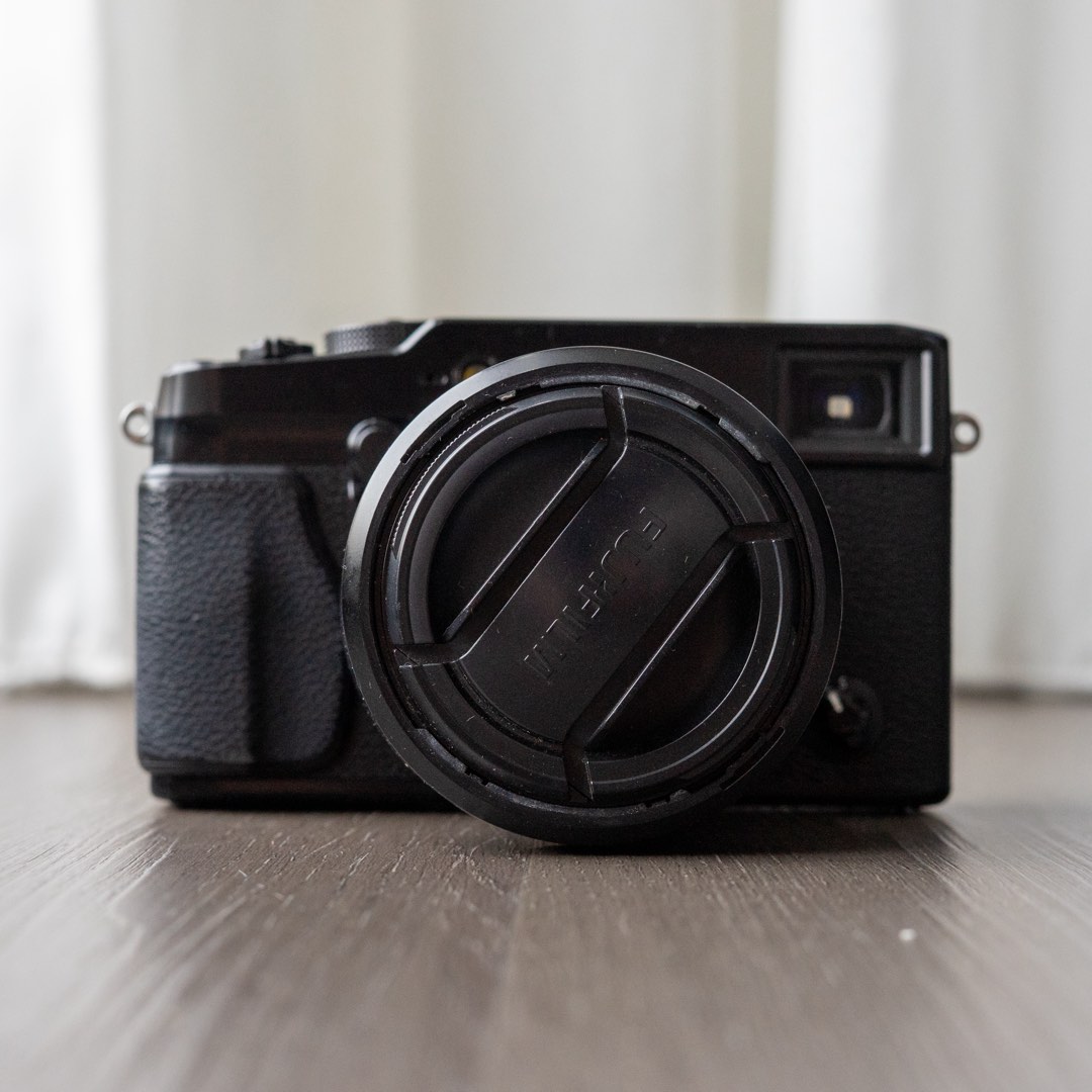 Fujifilm XPro1 with 18-55mm F2.8-4 lens (scratches on glass ...