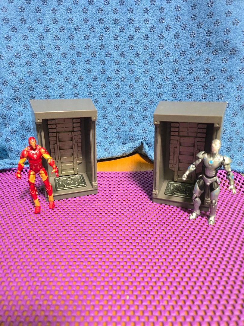 Hot Toys/Marvel Iron Man Mark IV Hall of Armor bundle (1/18 or 3.75 ...