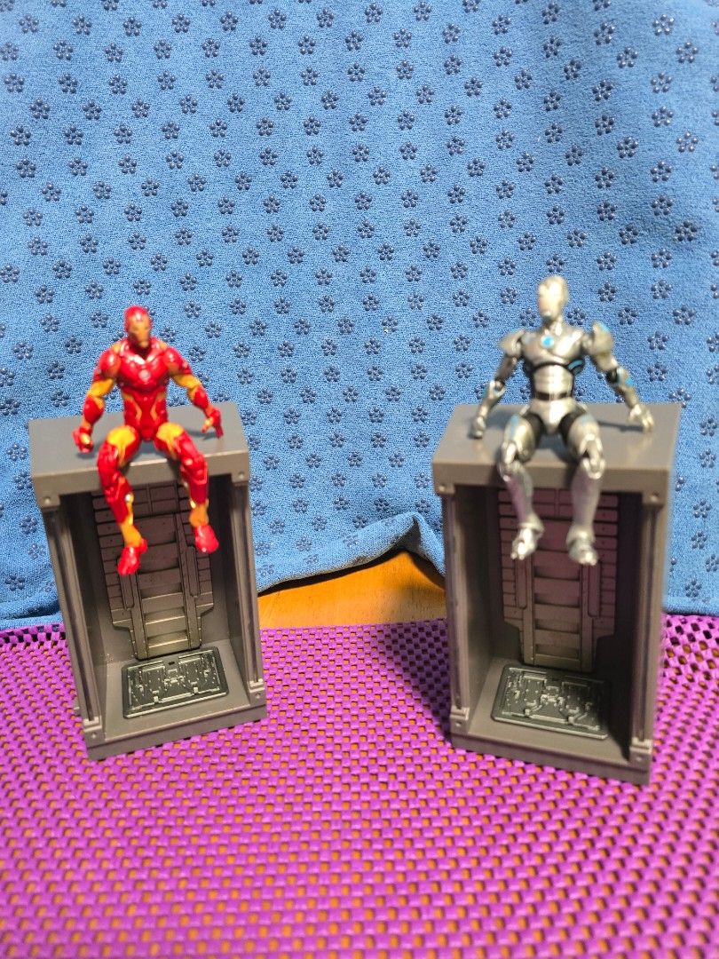 Hot Toys/Marvel Iron Man Mark IV Hall of Armor bundle (1/18 or 3.75 ...