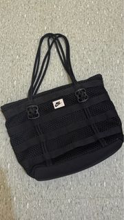 Nike Run Tote Puffer Bag, Women's Fashion, Bags & Wallets, Tote Bags on ...