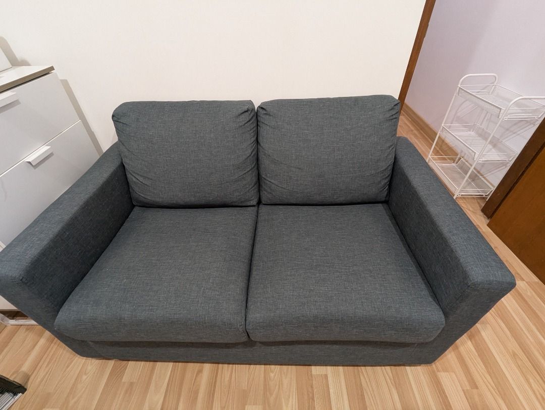 Sofa 2 Seat Warna Biru Navy, Perabotan Rumah di Carousell