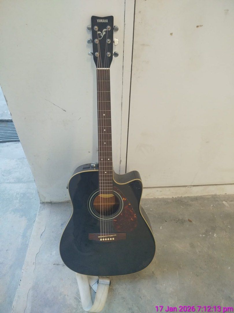 Yamaha Acoustic Guitar - Black, Hobbies & Toys, Musical Instruments on ...