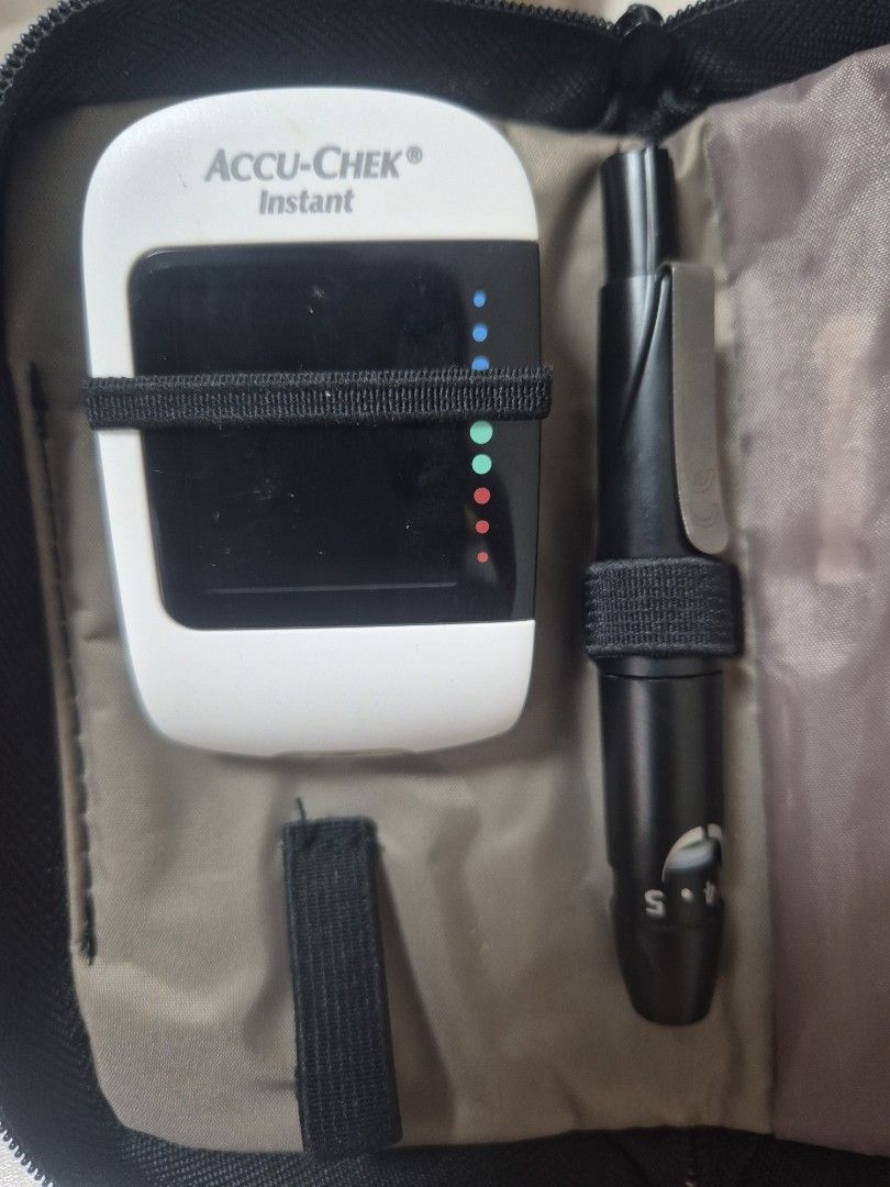 Accu-Chek Instant Blood Glucose Meter Kit, Health & Nutrition, Medical ...