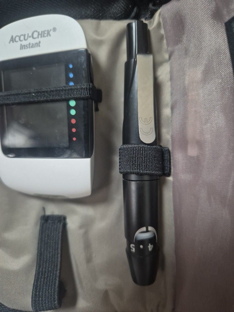 Accu-Chek Instant Blood Glucose Meter Kit, Health & Nutrition, Medical ...