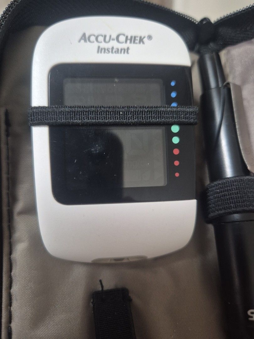 Accu-Chek Instant Blood Glucose Meter Kit, Health & Nutrition, Medical ...