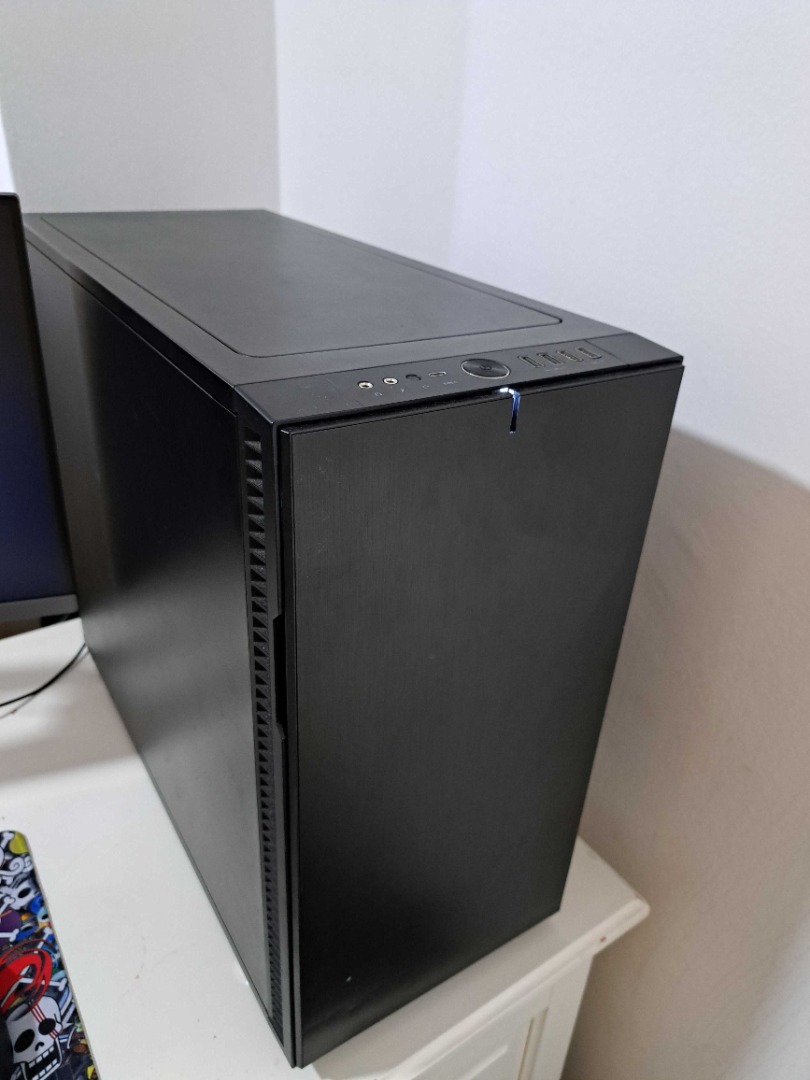 Gaming PC mid tier build with i7-9700 / GTX 1650 (great condition ...