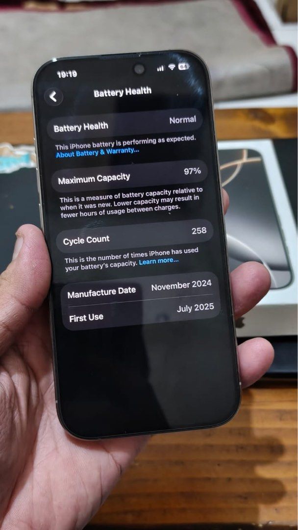 iPhone 16 Pro 256GB BH 97% Garansi iBox on Juli 2026, Telepon Seluler ...
