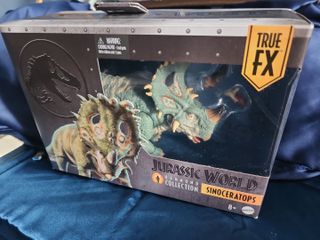 Jurassic Park Hammond Collection baby Tyrannosaurus Rex, Hobbies & Toys ...