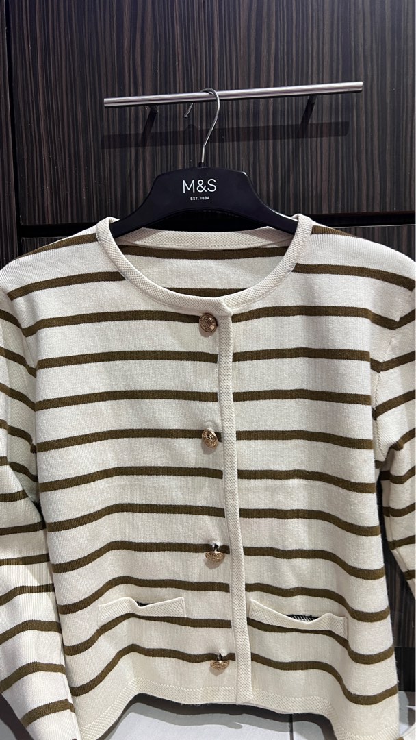 Knit salur, Fesyen Wanita, Pakaian Wanita, Atasan di Carousell