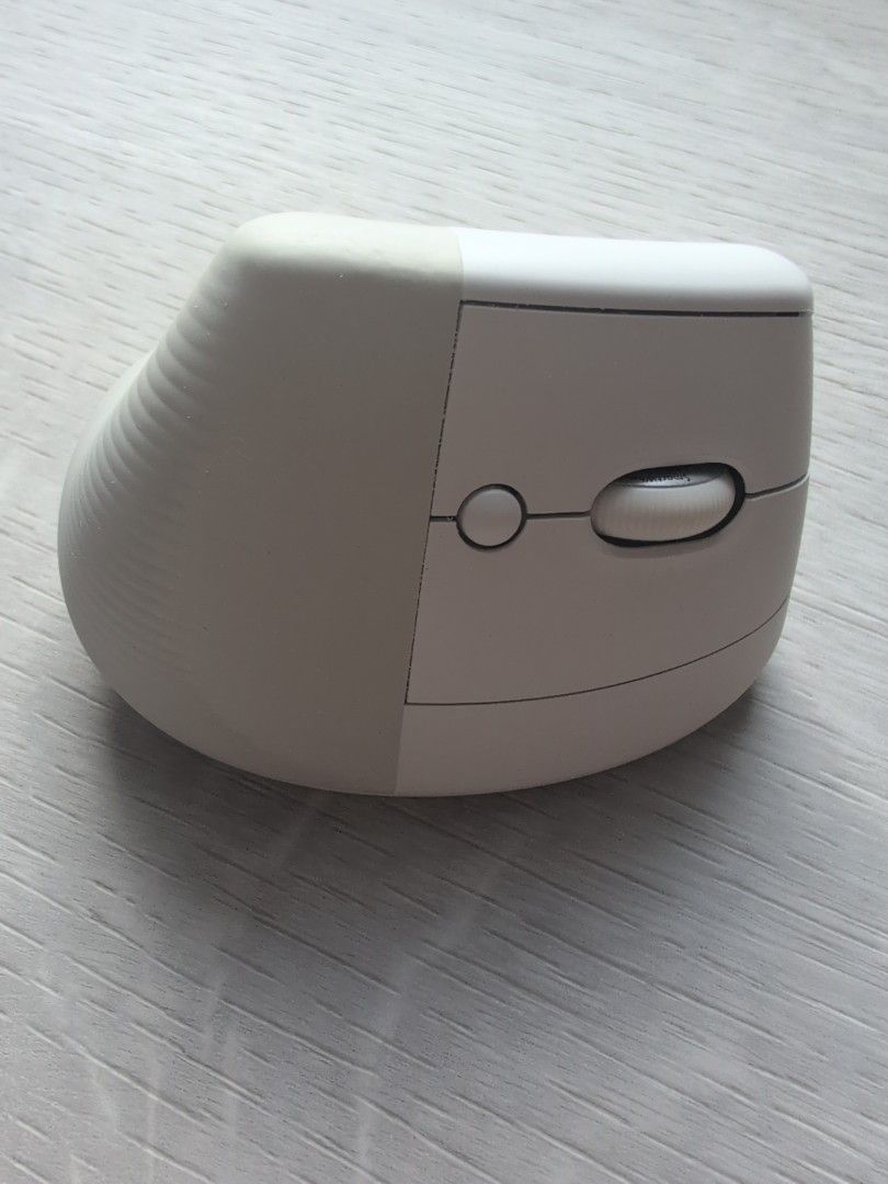 Logitech Lift Vertical Ergonomic Mouse, Computers & Tech, Parts ...