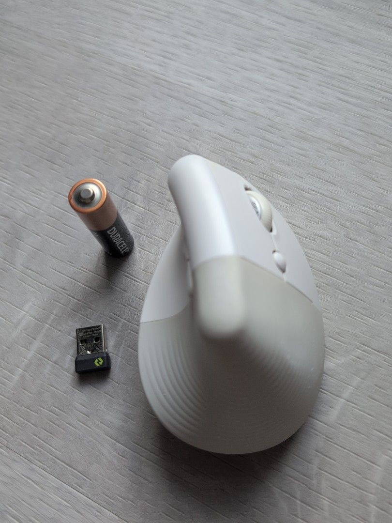 Logitech Lift Vertical Ergonomic Mouse, Computers & Tech, Parts ...