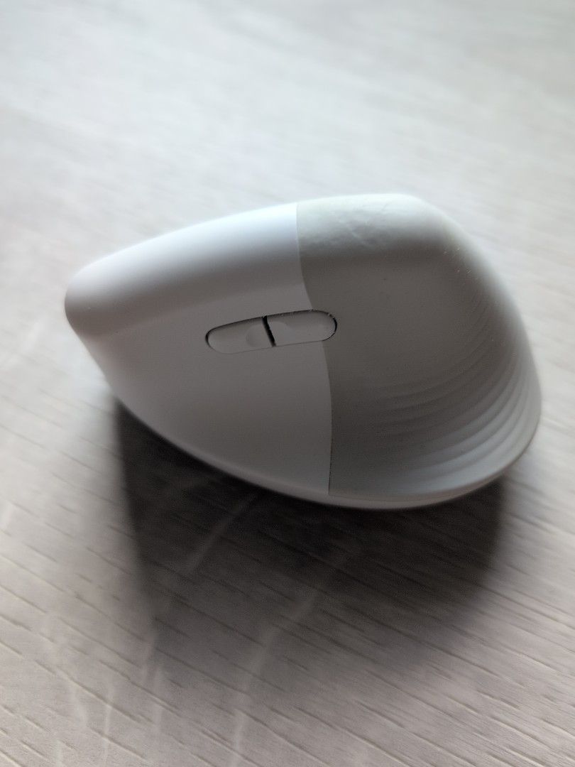 Logitech Lift Vertical Ergonomic Mouse, Computers & Tech, Parts ...