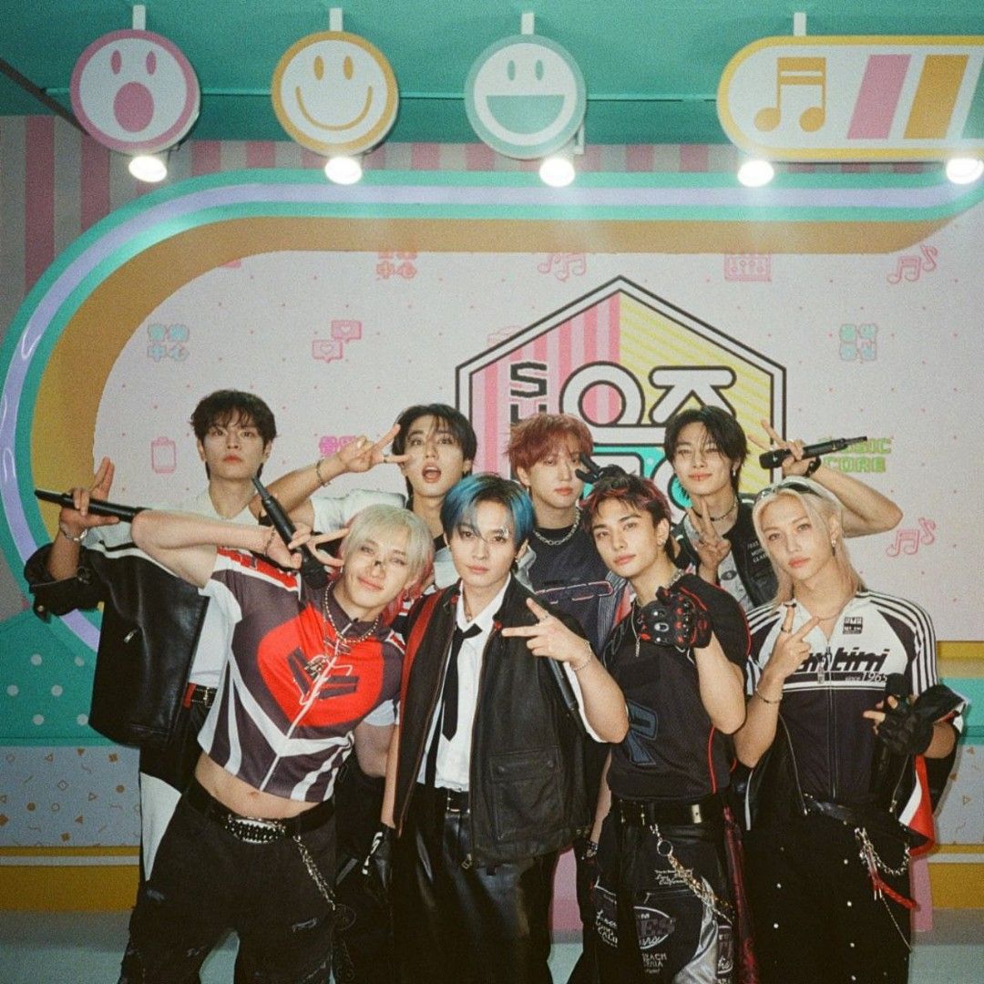 STRAY KIDS NEW YEARS GIVEAWAY Free Official Merch for every order ...