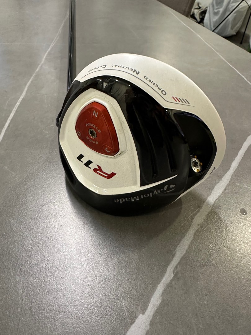 TaylorMade R11 Driver with Pershing Graphite shaft, Sports Equipment ...