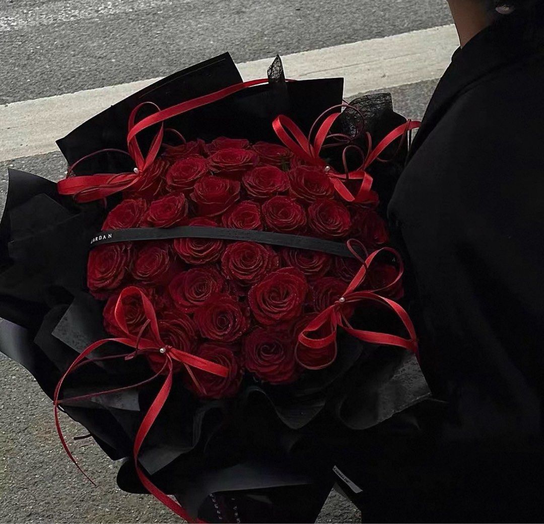 52pcs Red Rose Bouquet, Hobbies & Toys, Flowers & Bouquets on Carousell