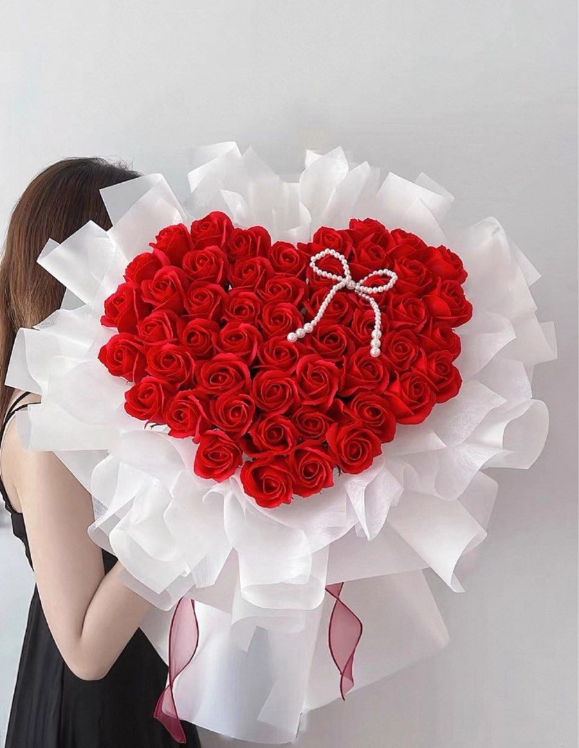 99pcs Heart-Shaped Rose Bouquet, Hobbies & Toys, Flowers & Bouquets on ...