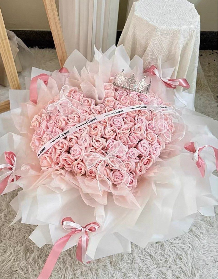99pcs Heart-Shaped Rose Bouquet, Hobbies & Toys, Flowers & Bouquets on ...