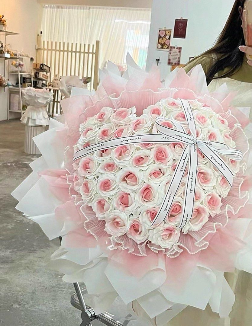 99pcs Heart-Shaped Rose Bouquet, Hobbies & Toys, Flowers & Bouquets on ...