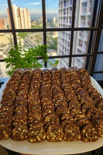 MERINGUE KISSES, Food & Drinks, Homemade Bakes on Carousell