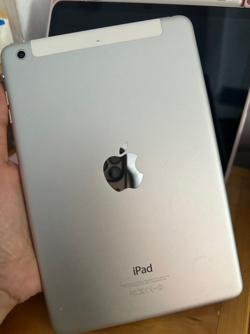 Ipad Mini 2, Telepon Seluler & Tablet, Tablet di Carousell