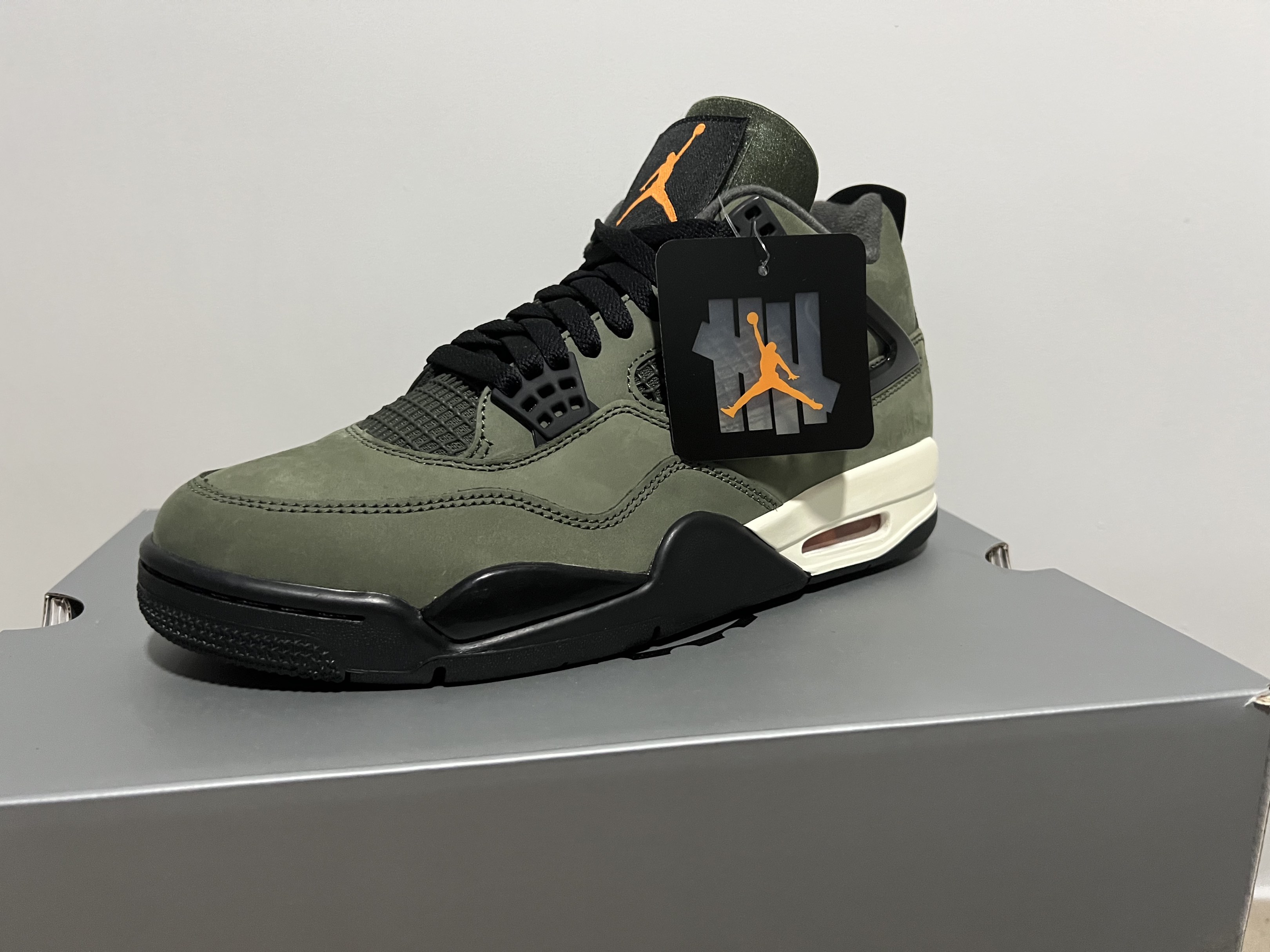 Nike Air Jordan 4 Undefeated, Men's Fashion, Footwear, Sneakers on ...
