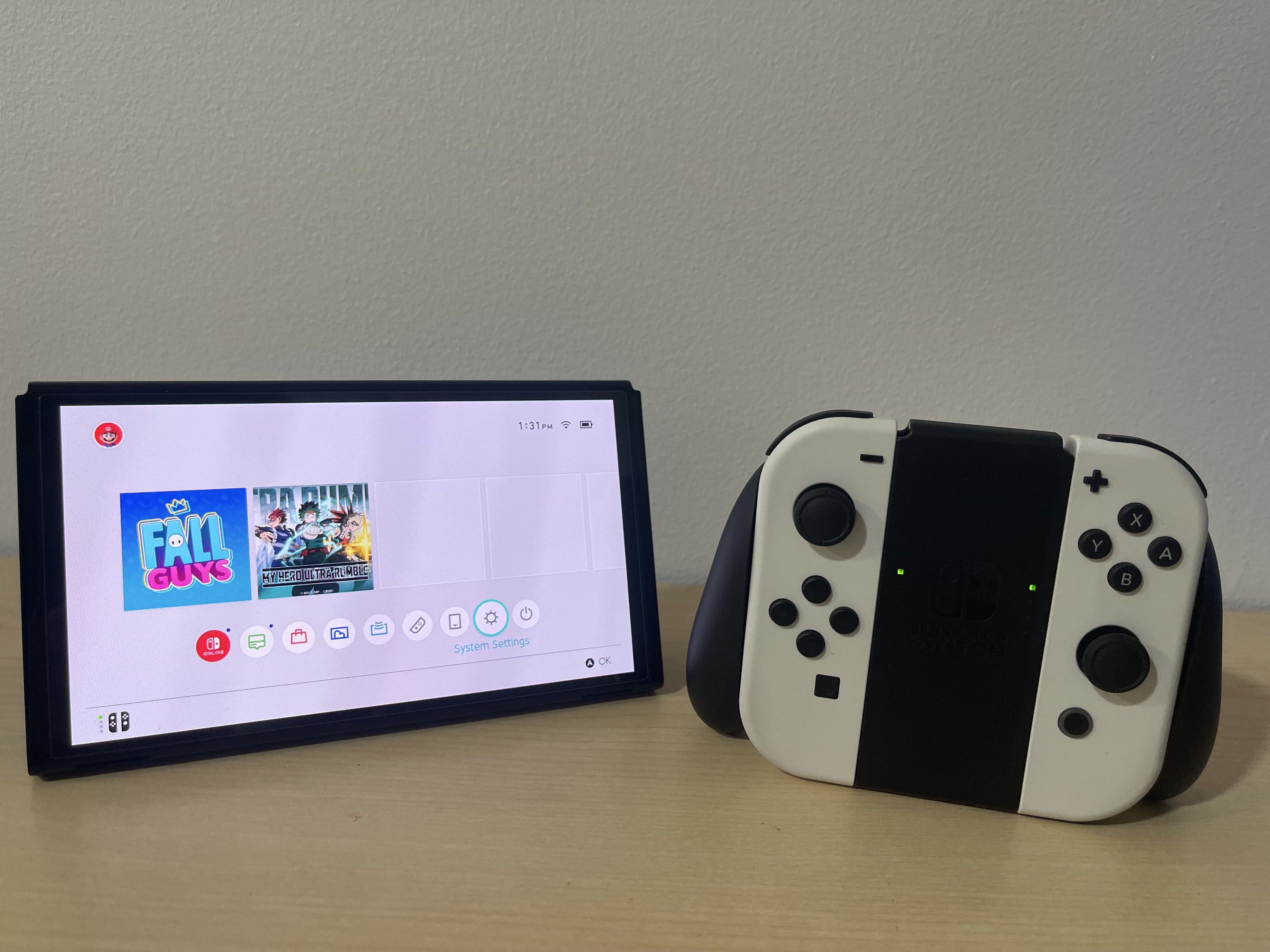 Nintendo Switch OLED White + Mario Kart 8 Deluxe | Pristine, Video ...