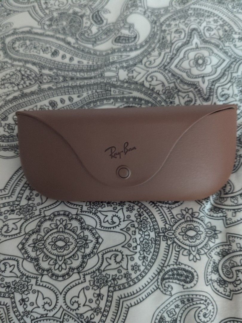 Ray-Ban Meta AI glasses Charging Case, Men's Fashion, Watches ...