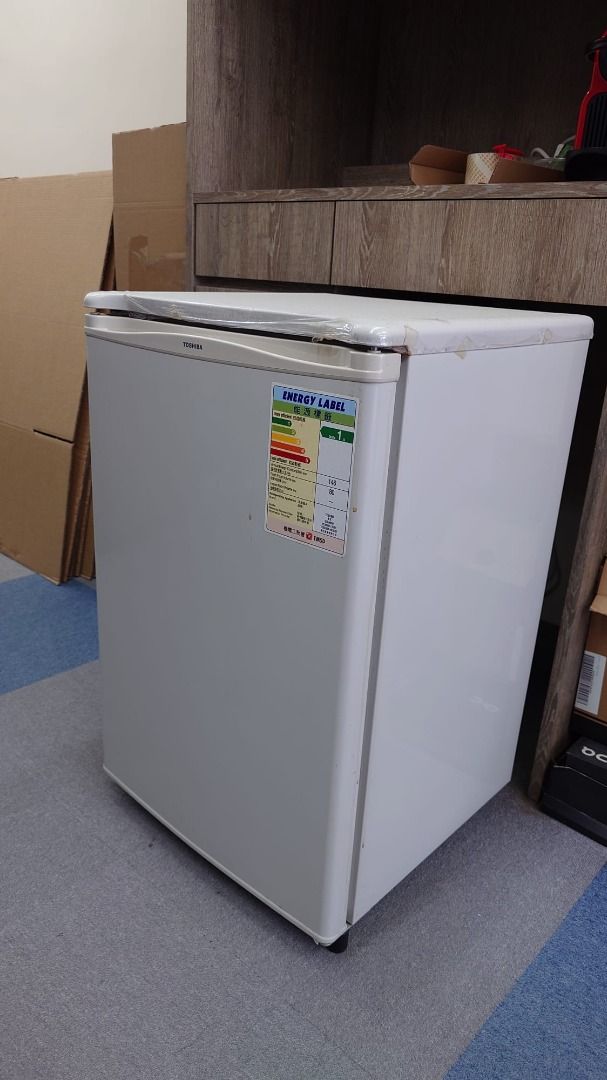Toshiba Mini Fridge, 家庭電器, 廚房電器, 雪櫃及冰櫃 - Carousell