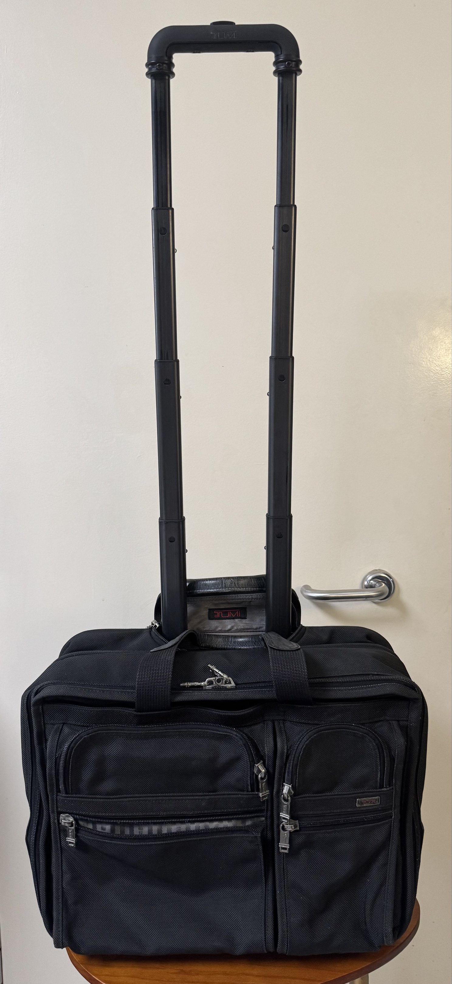 Tumi Alpha Deluxe (Model 26003D4) Briefcase, Notebook, Cabin Luggage ...