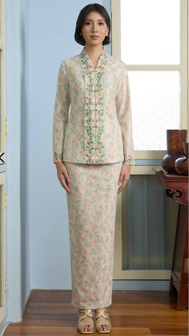 Wanzar Yasmin Kurung in Blush Vine 2026, Women's Fashion, Dresses ...